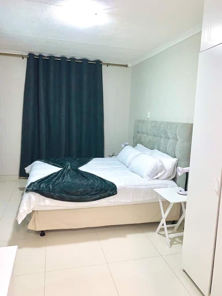 Beautiful, Neat & Secure Place With Stable Wi-fi - Windhoek