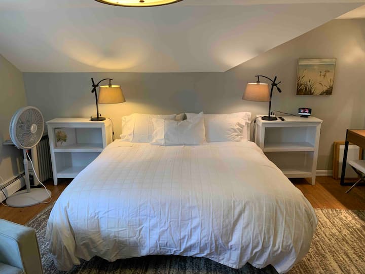 Spacious Bedroom W/amenities - Williamsport, PA