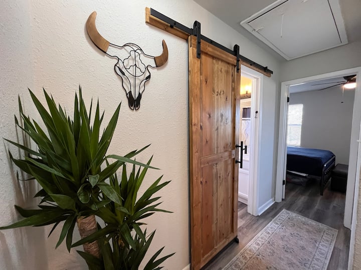 Pet Friendly Home In Sw Austin! - Austin, TX