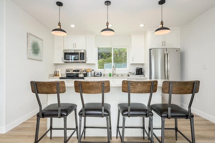 Romantic Getaway W\/ Stunning Views And Close To Everything! - San Diego, CA