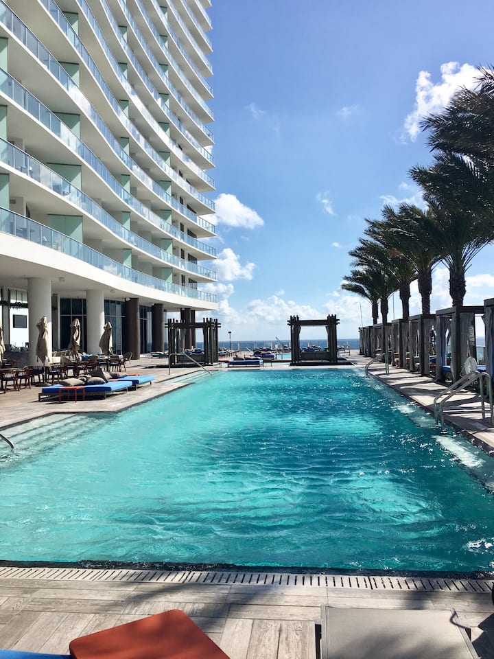 Hide Beach 1/1 Luxury Apt. - Hallandale Beach, FL