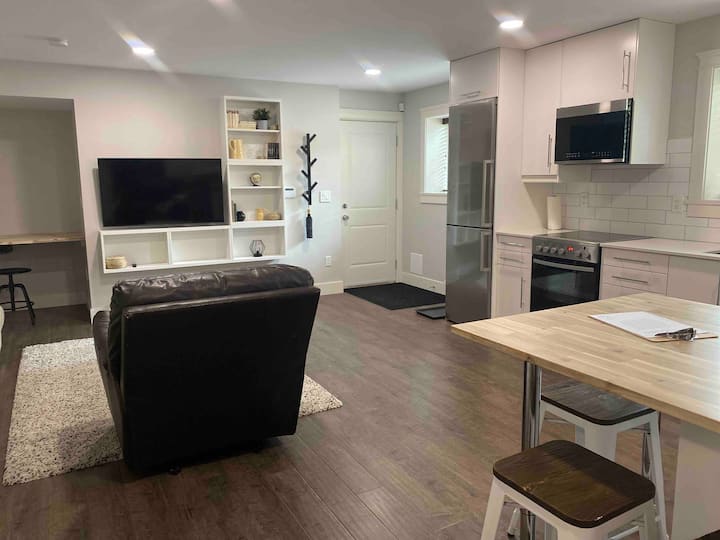 1-bedroom Basement Suite In Langley, Bc - Langley