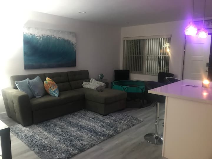 Gg's Beach Bungalow. - Broward County, FL