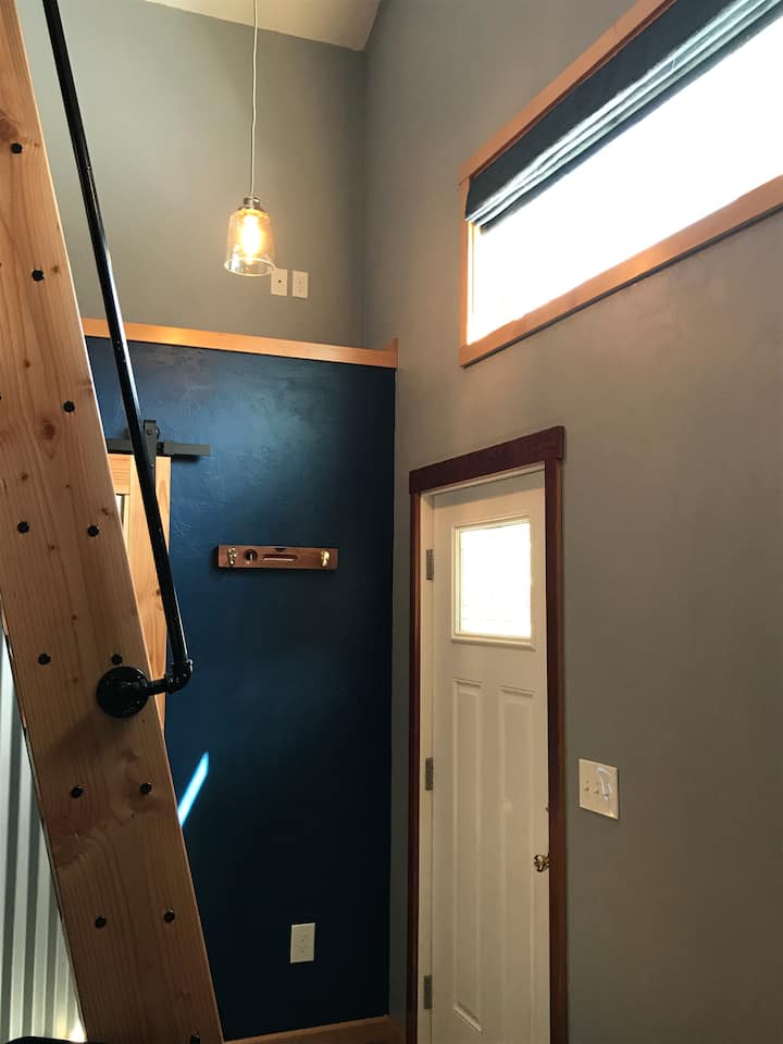 Tyler Alley Car Barn - Private, Convenient & Cozy - Eugene, OR