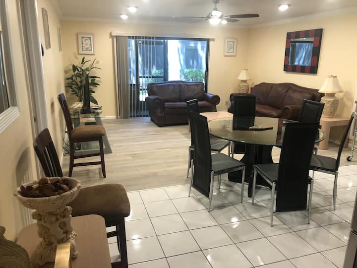 Perfect 3/2 Condo With Florida Room - Boca Raton, FL