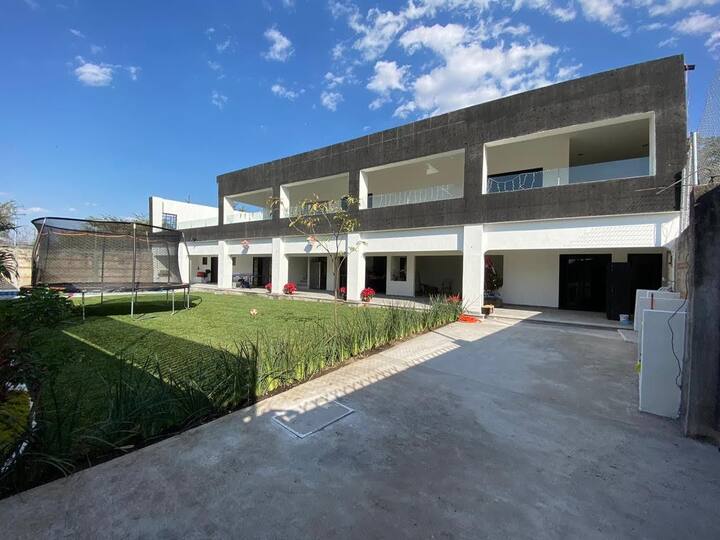 Hermosa Y Amplia Casa Ecológica, Alberca, Jardín. - Tequesquitengo