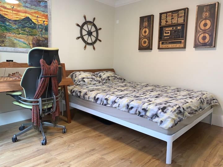 Sunny Bedroom C & Private Entrance In Heart Of Sf - San Francisco, CA