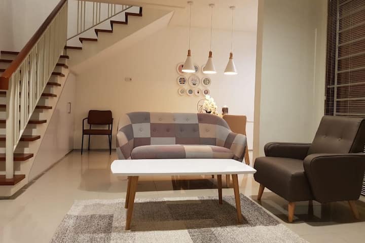 Lilly Sörgården Guesthouse - Tulip House - Yogyakarta, Indonesia