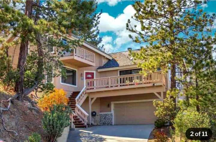 Spacious Lake Arrowhead Retreat - Lake Arrowhead, CA