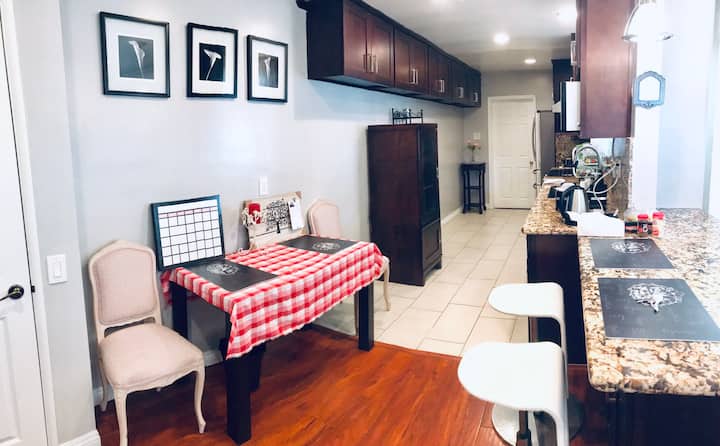 Ontario 5bd/3ba House Near Airport & Mountain View - Ontario, CA