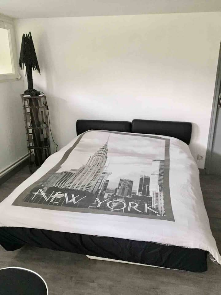 Montbeliard, Dormir Au Milieu De Sculptures... - Montbéliard