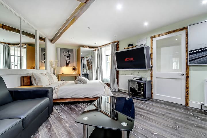 Large Studio W/outdoor Courtyard & Nr. Westfield - Whitehall