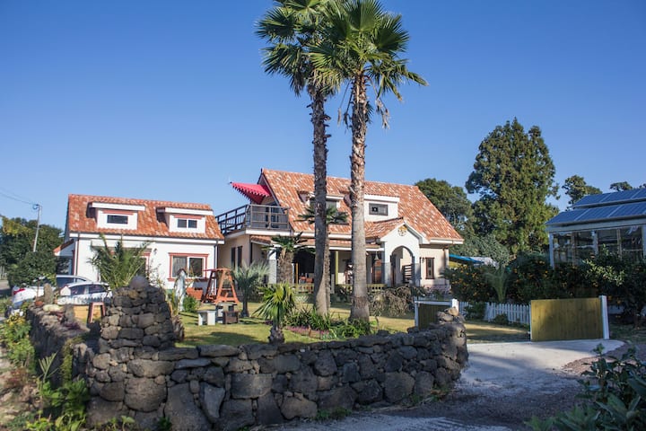 제주에서 사랑하는 이들과 함께 55평 단독주택형 펜션 할망의뜰 - Jeju-si