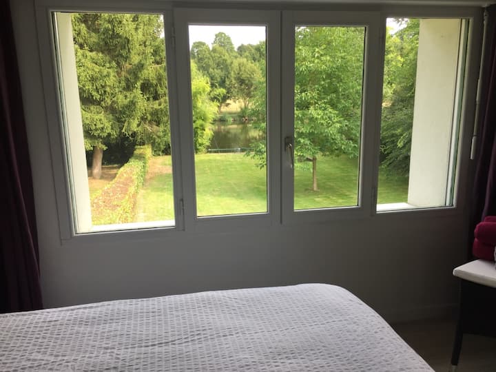 Au Bord De La Rivière, à 5' Du Bourg En Voiture. - Laval, France