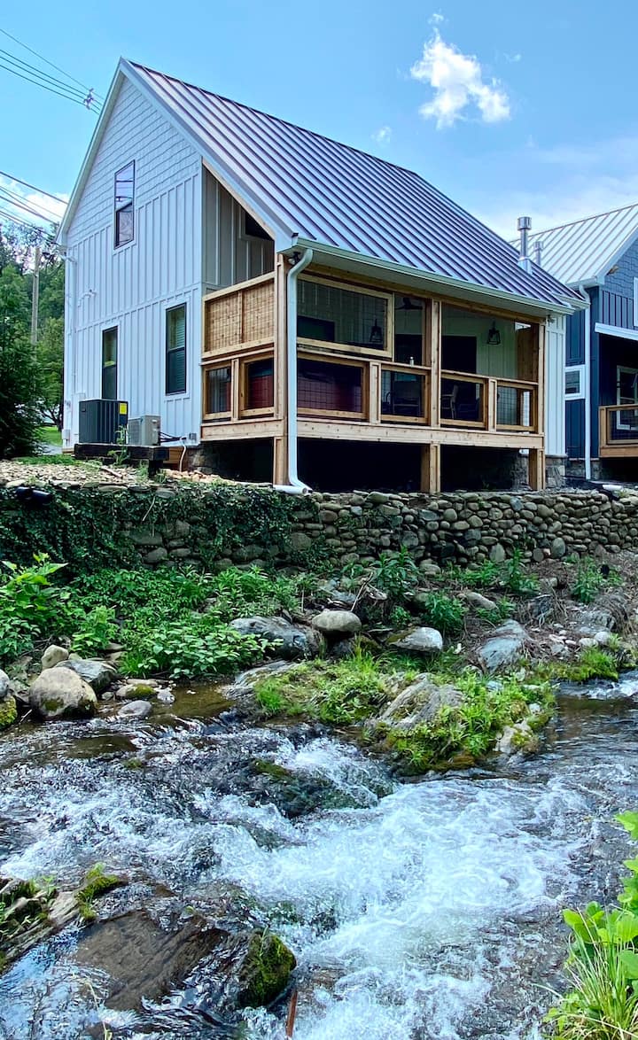 Waterfront/hot Tub/.7 Miles 2 Dwtn Gatlinburg - Gatlinburg, TN