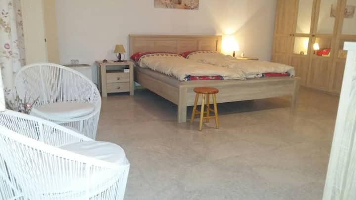 Jolie Chambre Moderne Dans Villa - Crans-Montana