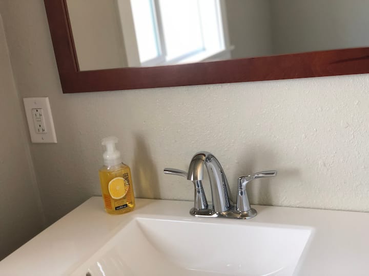 New! Amazing Spacious House - Tacoma, WA