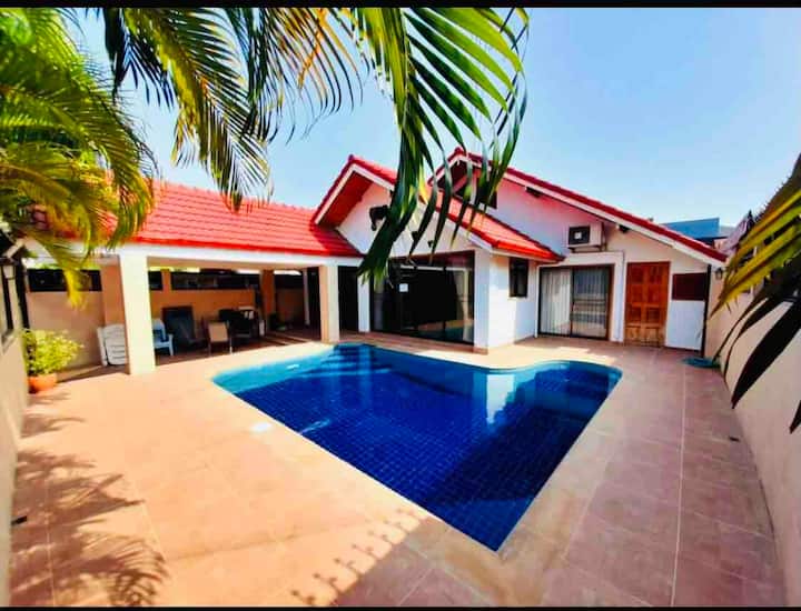 House Pool Near Walking Street An Restaurant - Pattaya