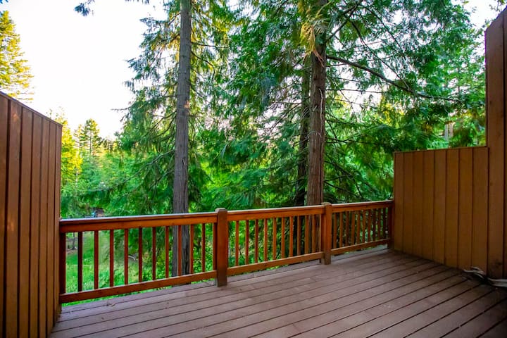 Great All-year Whitefish Mountain Condo - Sleeps 8 - Whitefish, MT