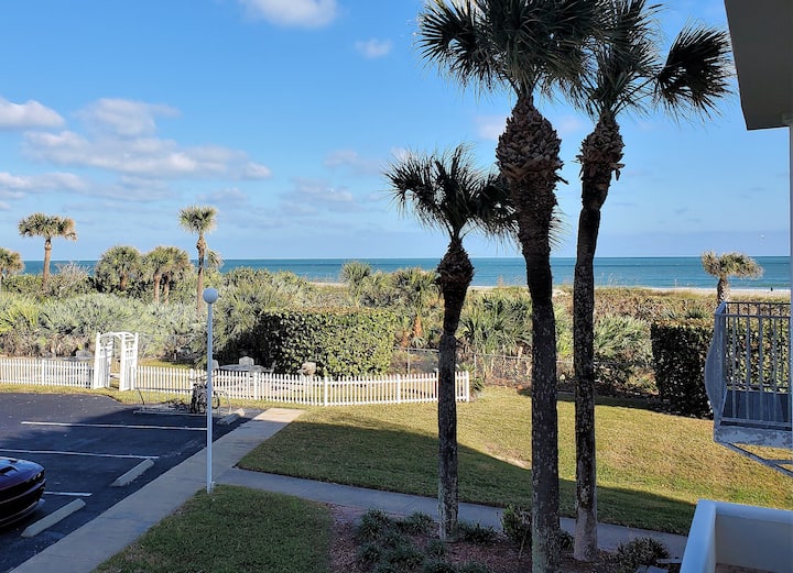 Atrium Condo Standard 1br, 1ba Sleeps 4 - Cape Canaveral, FL
