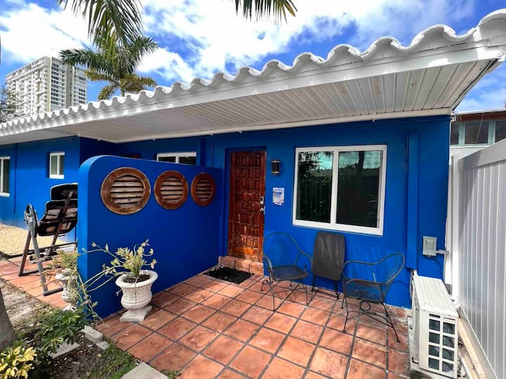 Hibiscus Oasis #2: Studio W/pool Walkable To Beach - Pompano Beach, FL