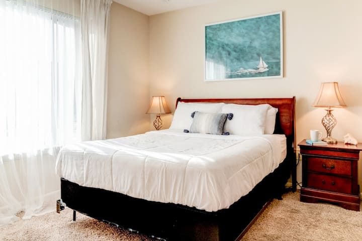 The Seacrest ~ 2 Bed & Bath By The Beach! - Virginia Beach Oceanfront