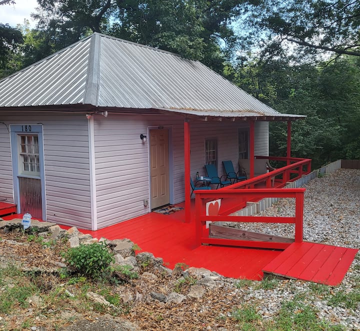 Welcome To We Let The Dawgs Inn (Dog Friendly) - Athens, GA