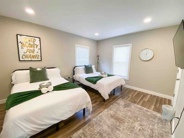 The Great Escape With Movie Room Near Su! - Syracuse, NY