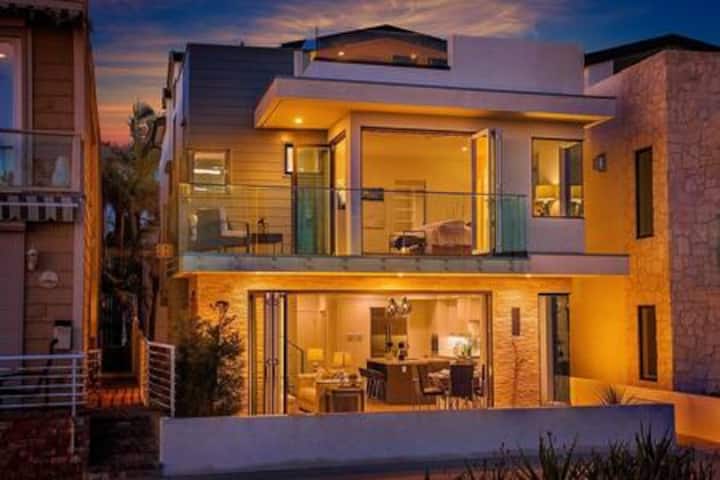 Oceanfront Luxury, Incredible Views And Sunsets - Newport Beach, CA