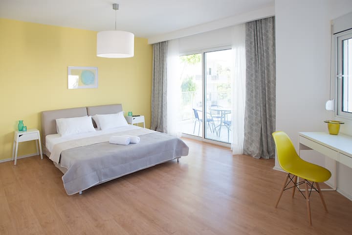 Large Brand New Apartment Central Location - Rhodes