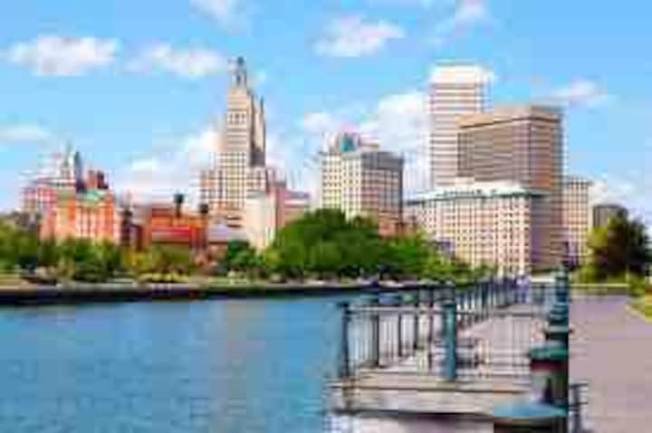 East Side Apartment 3br + Sofabed - Rhode Island