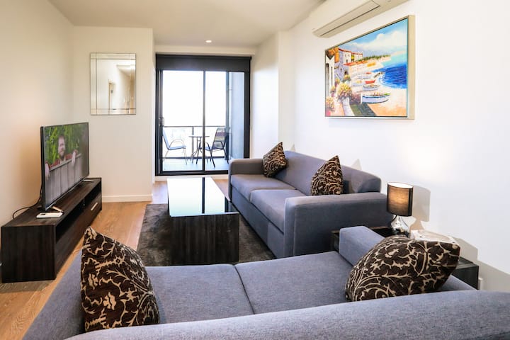 Two-bedroomtwo-bath Executive Apartment Lowerlevel - Melbourne