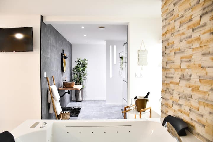 Suite Spa Privatif & Piscine à 30mn De Montpellier - Lac du Salagou