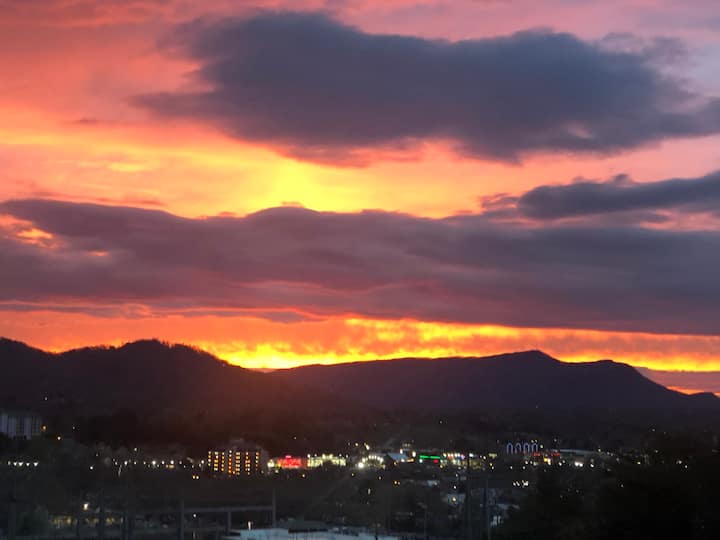 Pigeon Forge, Dollywood, Golf  & Smoky Mtns! - Pigeon Forge, TN