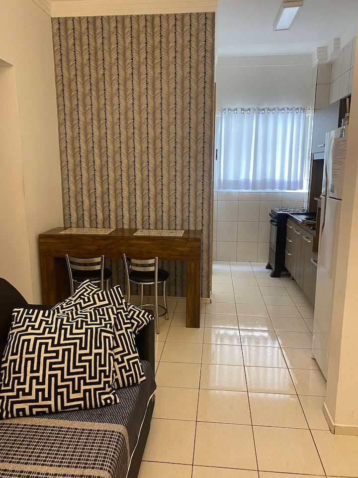 Apto Central, Quarto Climatizado  Wi-fi, Garagem - Chapecó