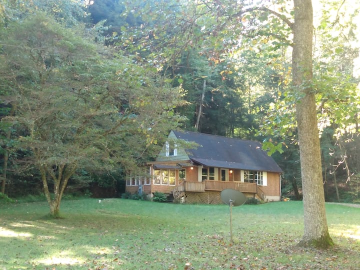 Priscillas Cottage By The Falls - Hocking Hills State Park, OH