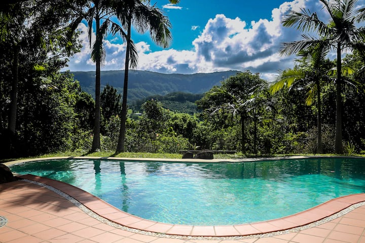 Rustic Charmer With Spectacular Views - Uki