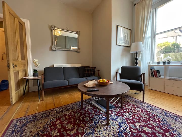 Lovely 1 Bedroom Flat Located In Edinburgh - Leith