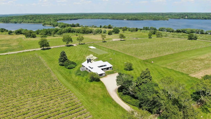 Sakonnet Vineyard Estate With Vip Wine Tastings - Tiverton, RI