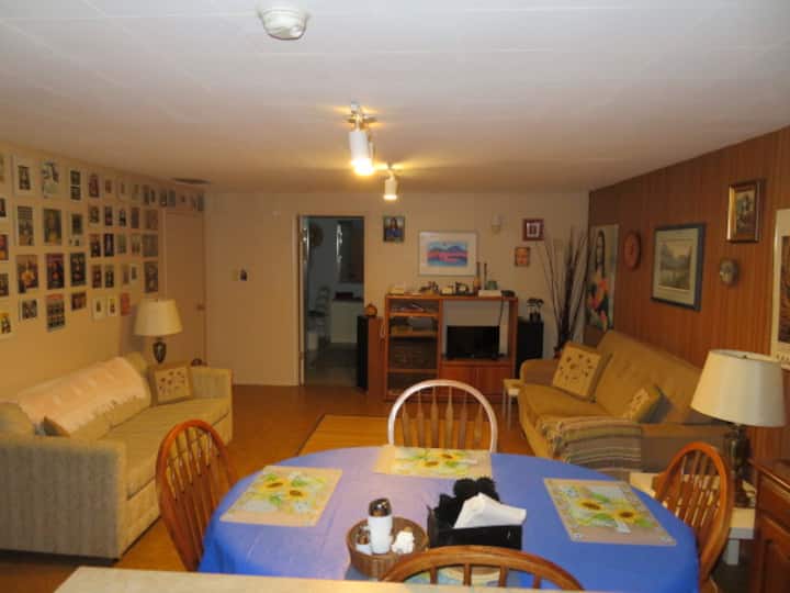 $75. Alberta Setting Sun Private Suite . - Edmonton