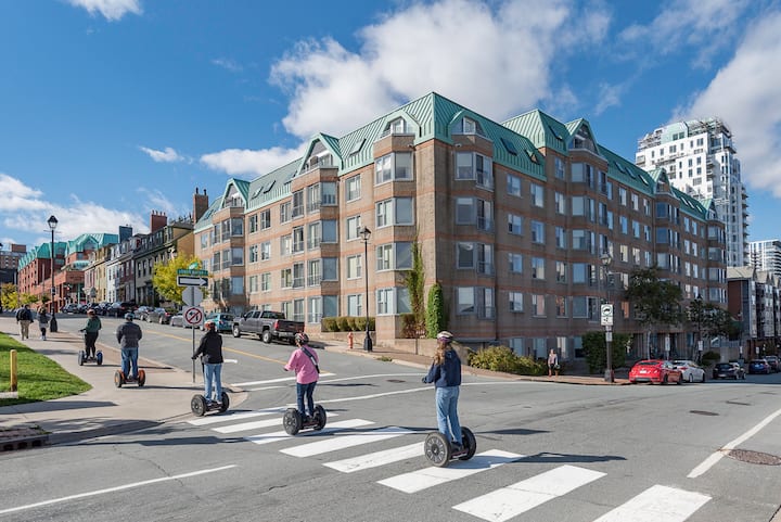 Oceanview Condo With  Parking, Indoor Pool & Gym. - Halifax, NS, Canada