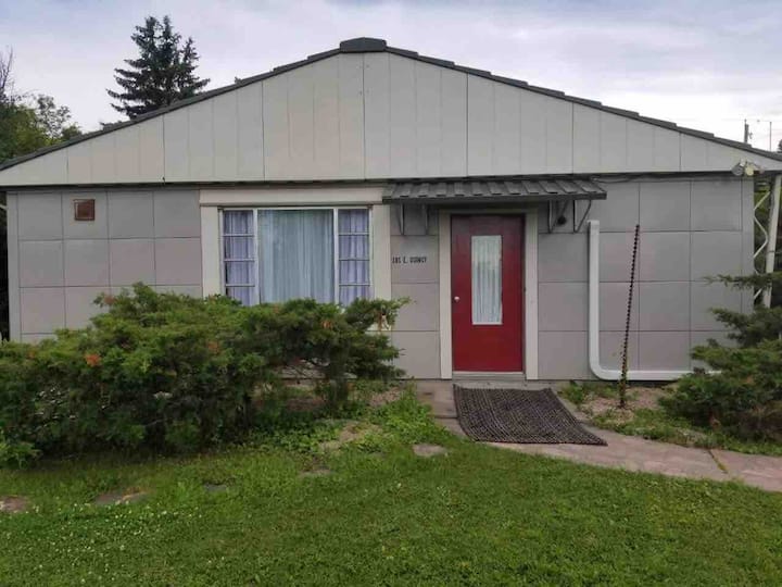 Remodeled Downtown Historic Steel 3 Bedroom 1 Bath - Rapid City, SD