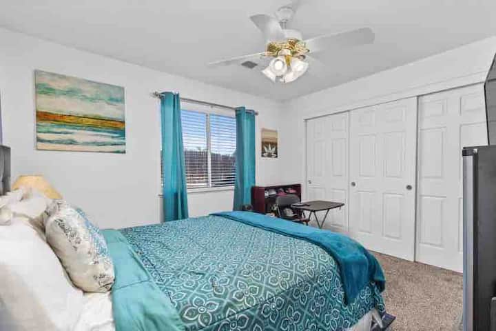 Cozy Quiet Space Teal - Bakersfield, CA