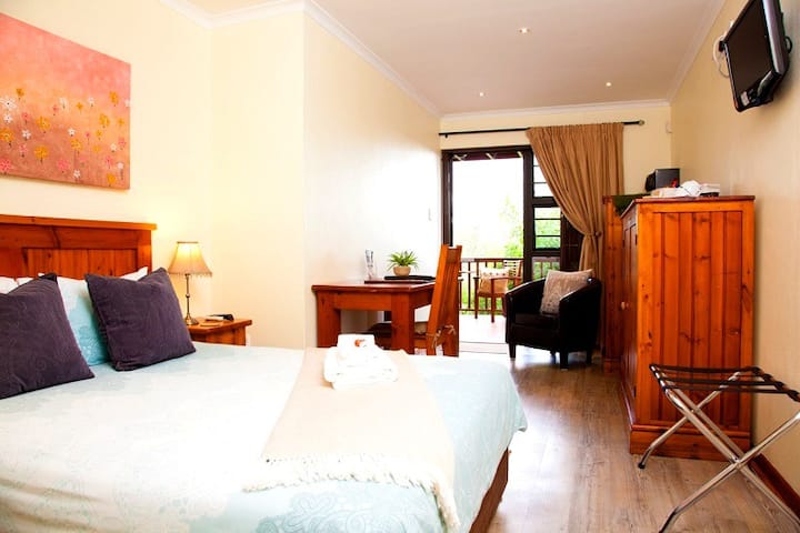Warmkaros Bed & Breakfast - East London