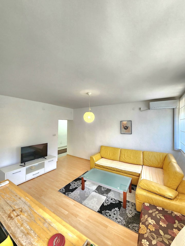 Spacious And Beautiful Apartment - Sarajevo