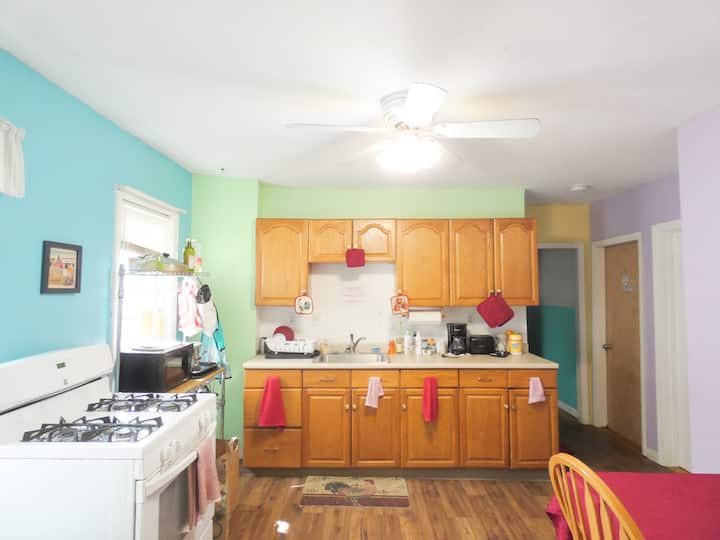 Cambridgeport Private Bath 1st Floor Back Bedroom - Boston, MA