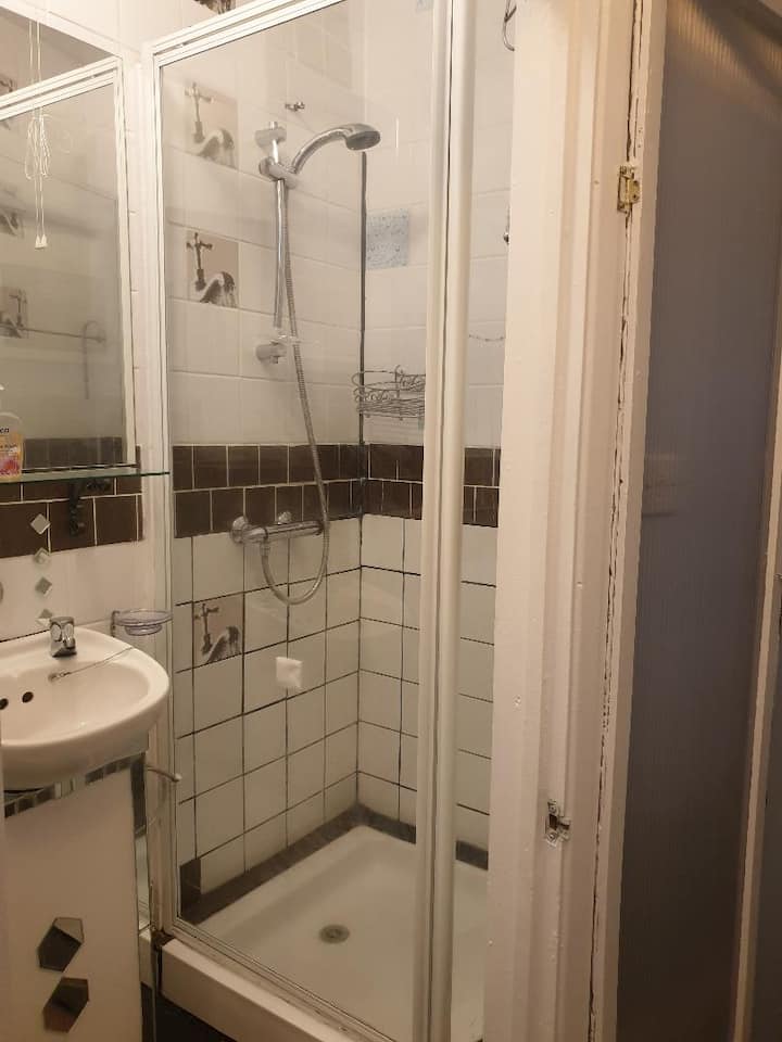 Quiet Studio Flat In Harlington, Near Heathrow - Hayes