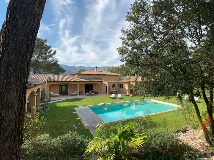 Villa De Prestige Tout Près  D’aix  En Provence - Trets