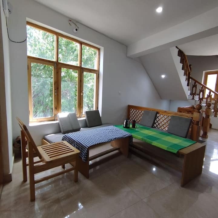 Pamir Homestay, Centrally Located With Kitchen - Leh