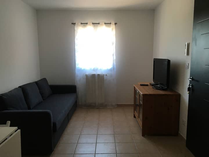 Location 2 Pièces Dans Une Villa - Var